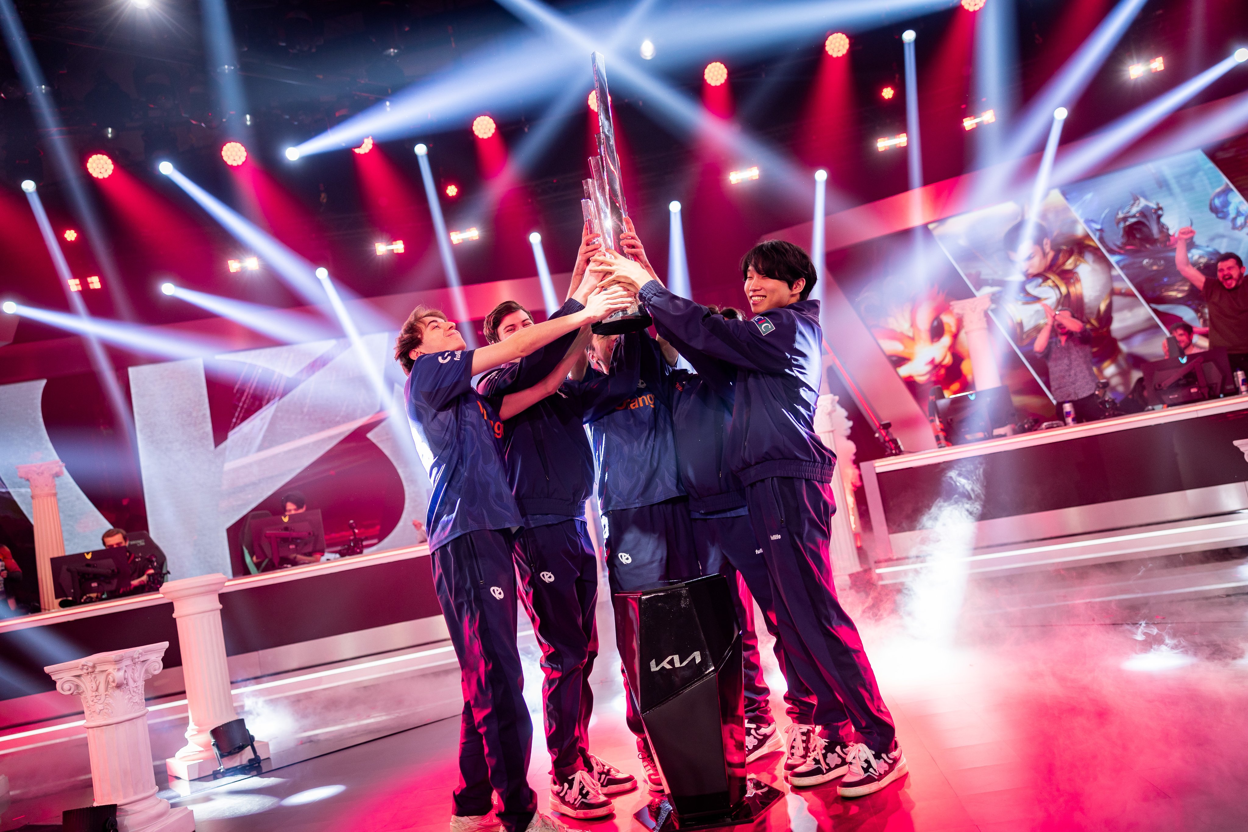 Karmine Corp zdobywa trofeum LEC Winter Playoffs po pokonaniu G2 Esports - League of Legends ...