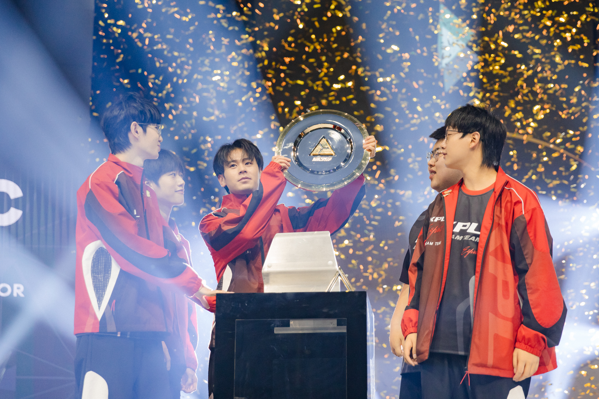 KPL Dream Team zwycięzcą Honor of Kings Invitational Midseason