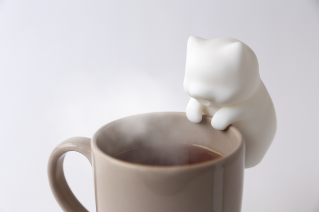 Ten mini robot został zaprojektowany, aby schłodzić kawę za Ciebie ...